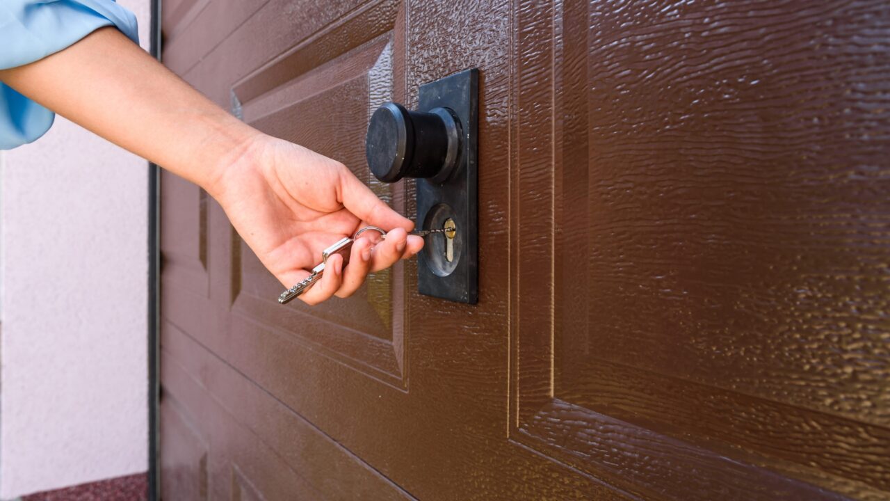 Keyed vs. Keyless Garage Door Lock: Which Is Best?