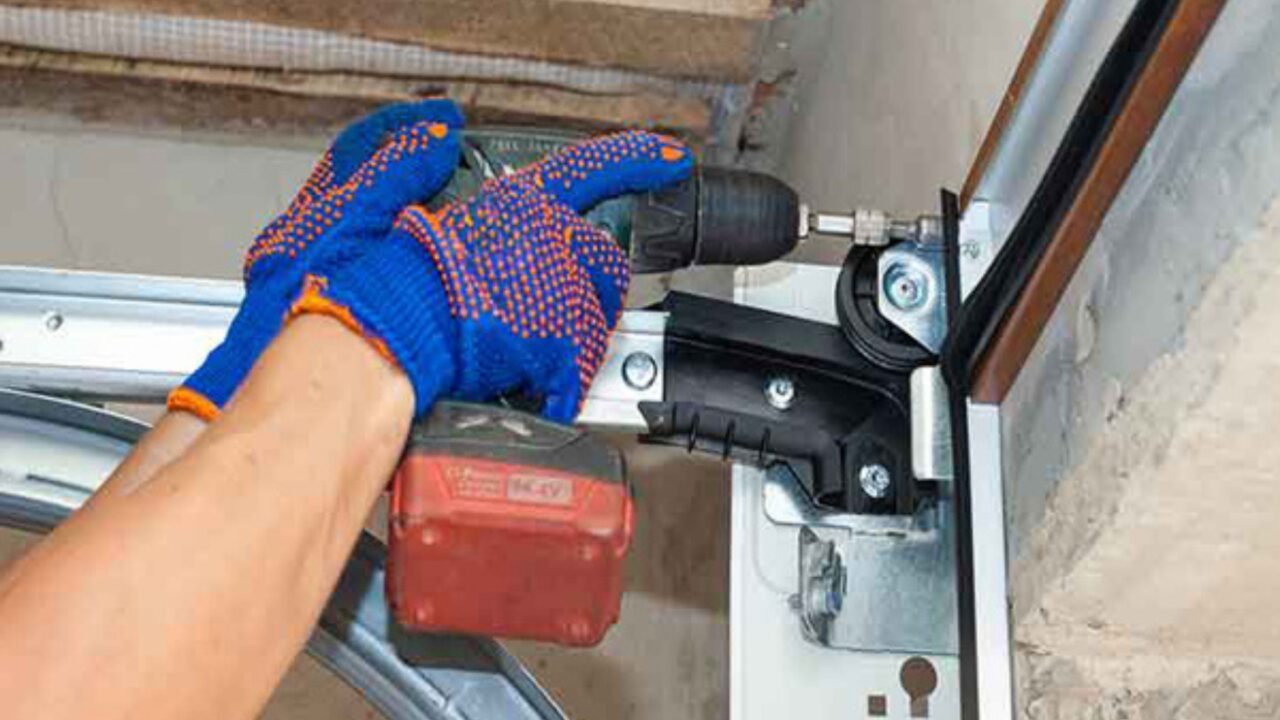 Garage Door Expert: Why Experience Matters for Repairs